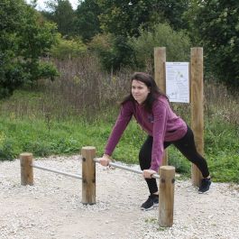 Gym Trail - Leg Stretch / Bar Push Ups
